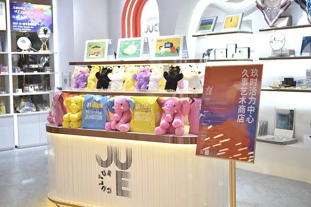 Creative Multi Level Acrylic Cosmetic Display Cabinet Oval Glowing Shop ...