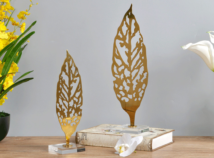 Custom Leaf Shape Shop Window Displays Accessories Artwork Display Stand